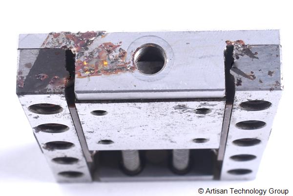 M-UMR5.25 MKS Instruments (Double-Row Steel Linear Ball Bearing Stage ...