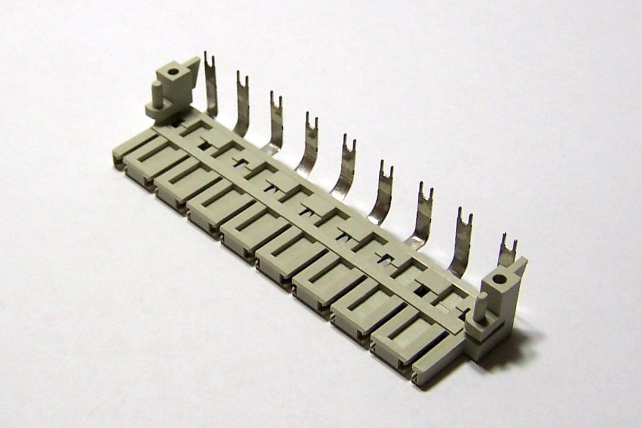 9 Contact Angled Female Power Connector | ArtisanTG™